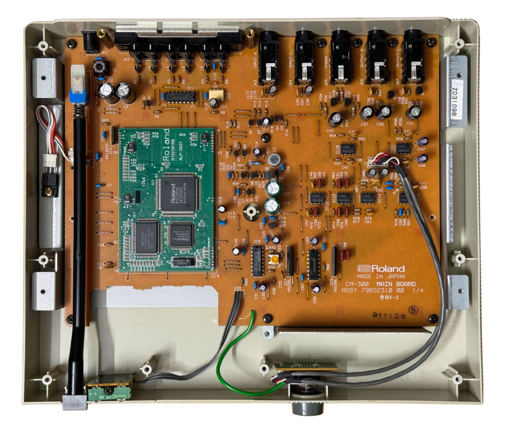 Roland CM-300 GS Sound Module_Internals